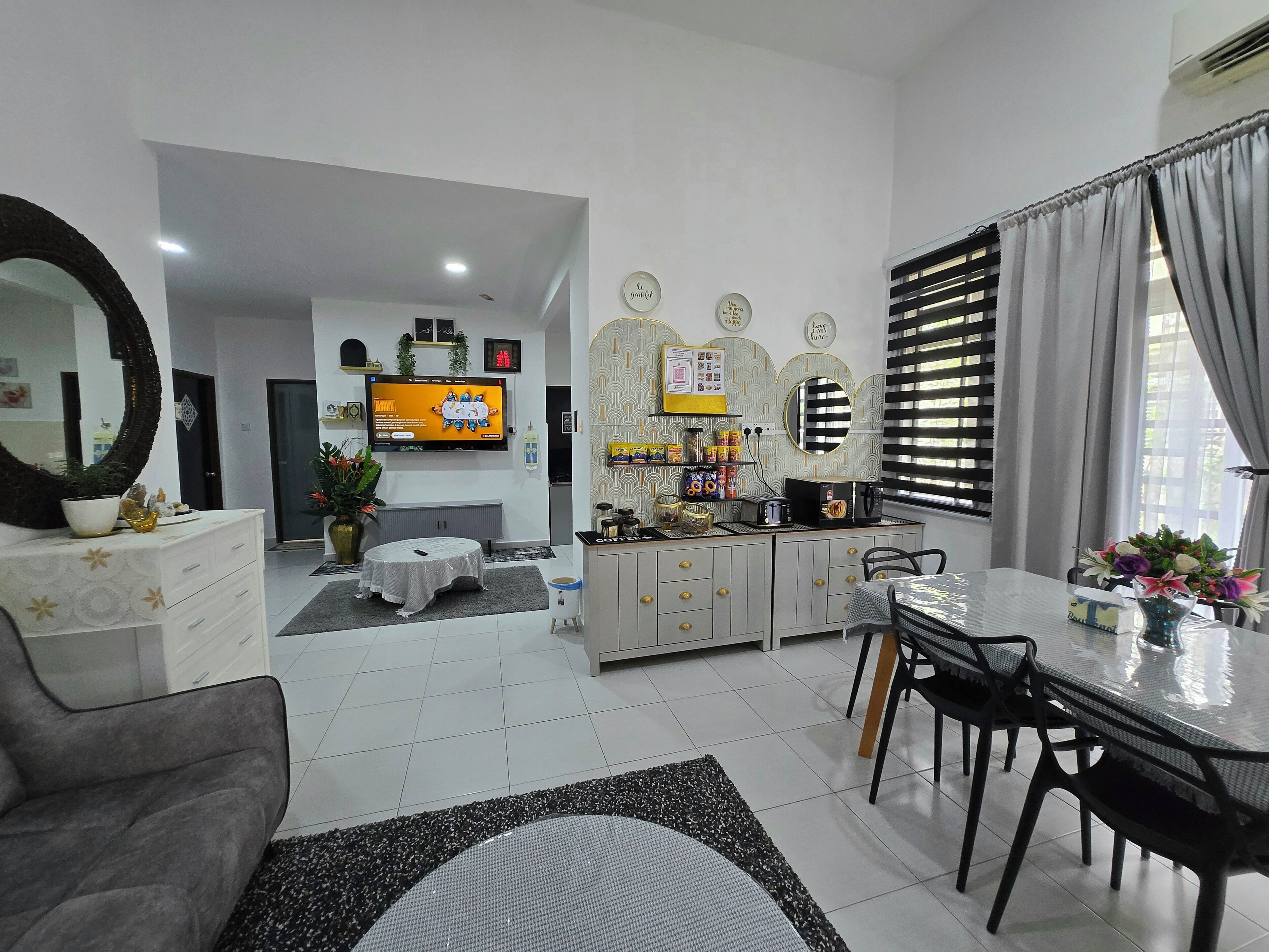 Smart TV 55 polegadas com canais digitais, Netflix, filmes recentes