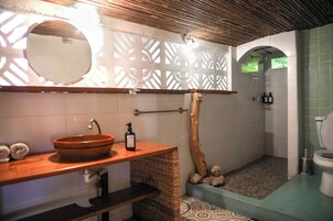 Quarto família, vista para o pátio | Wi-Fi de cortesia