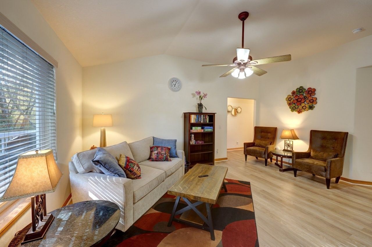 Peaceful Dog-friendly Cottage Near Creek And Ocean - Manzanita, OR