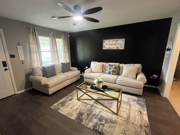 The 'Serene' Retreat Has Everything You Need. You Will Feel Like This Is Home! - Greenville, MS