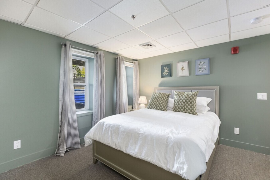 Cozy 1br Suite With Parking! - Newport, RI