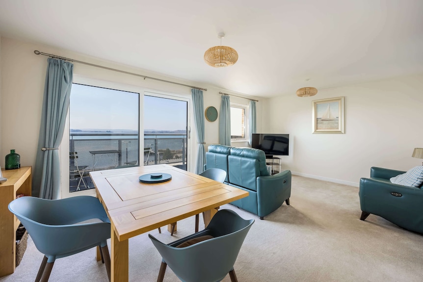 Island's Edge- Moments From Hamworthy Beach - Corfe Castle