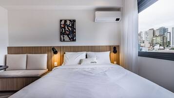 Studio Casal | Secretária adequada para computadores portáteis, Wi-fi grátis