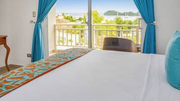 Quarto Deluxe, varanda, vista para a baía | Cortinas/cortinados opacos, ferro/tábua de engomar, Wi-fi grátis