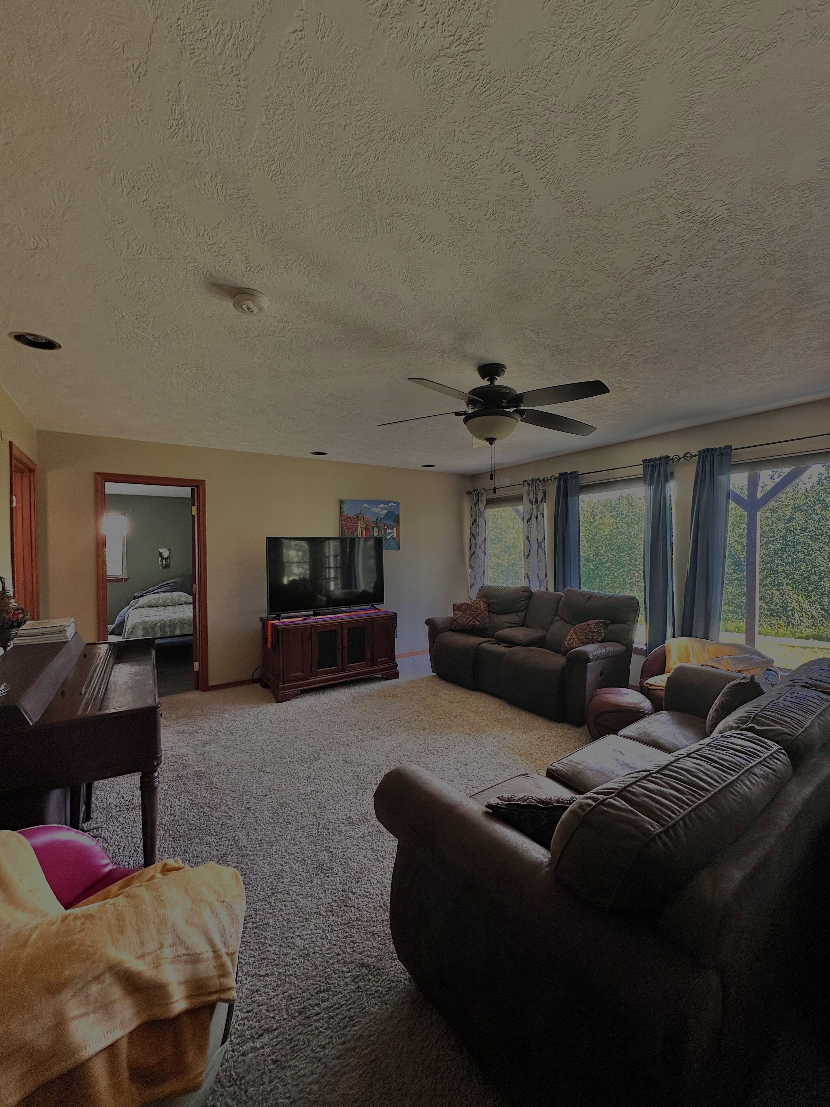 Potential Wedding Venue. 4-bedroom House.  Dog Friendly. Extra Travel Trailers. - Alaska