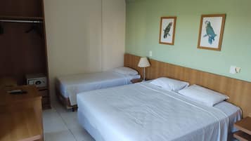 Suíte básica | Cortinas blackout, Wi-Fi de cortesia, roupa de cama