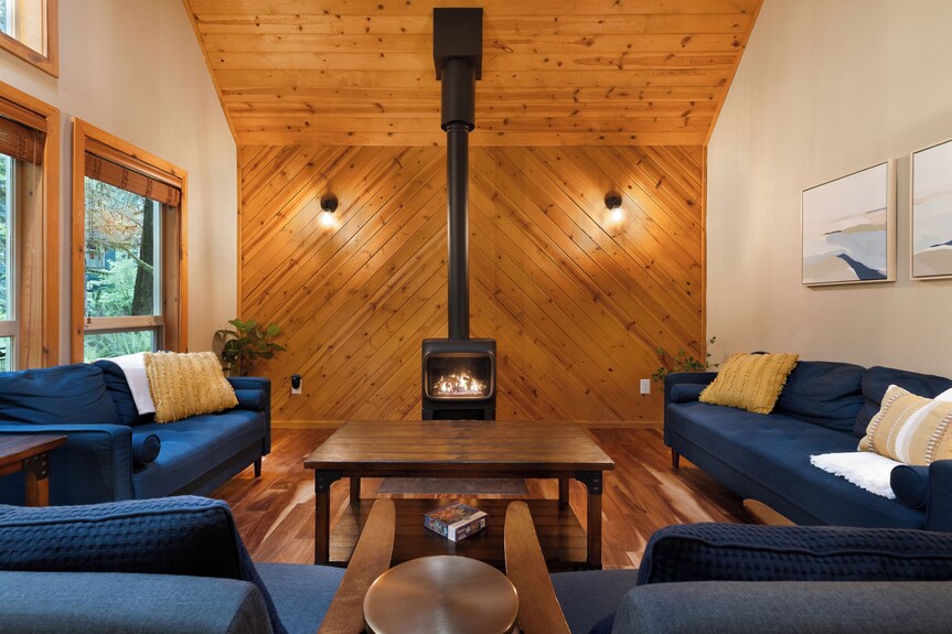 Family Cabin On Quiet Cul-de-sac With Hot Tub And Cedar Sauna Near Mt Baker - Glacier, WA