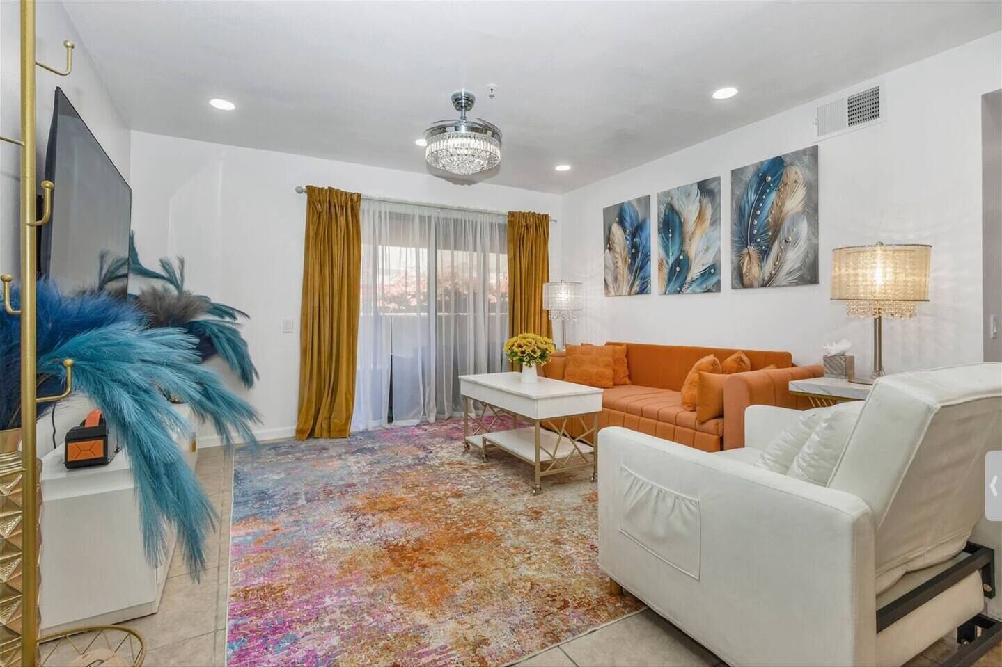 Bright And Stylish Downtown Condo | 4 Beds | 2br/2ba| Sleeps 8 | Walk To Shops - Palm Springs, CA