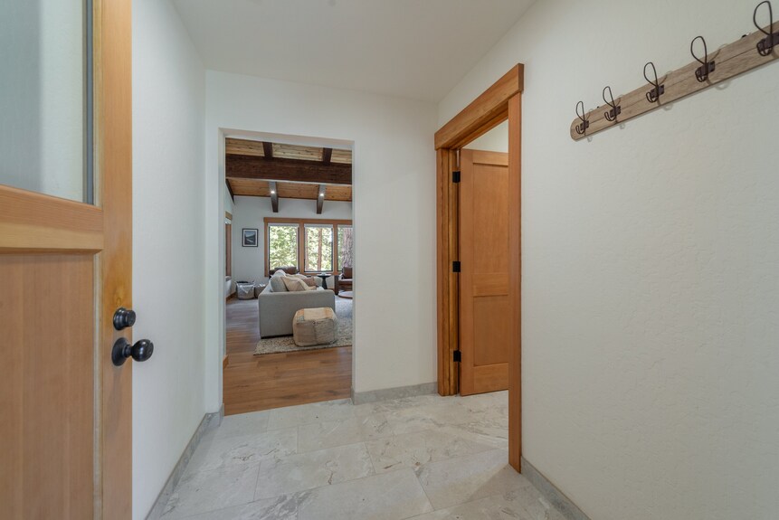 Carnelian Crest, Modern 3br Cabin With Hot Tub - Perfect Couples Retreat! - North Lake Tahoe, CA