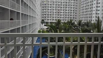 Quarto casal standard, 1 quarto, sacada, vista para a piscina | Vista da sacada