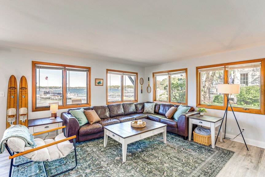 Steps To Powers Lake: Wisconsin Family Home - Silver Lake, Salem