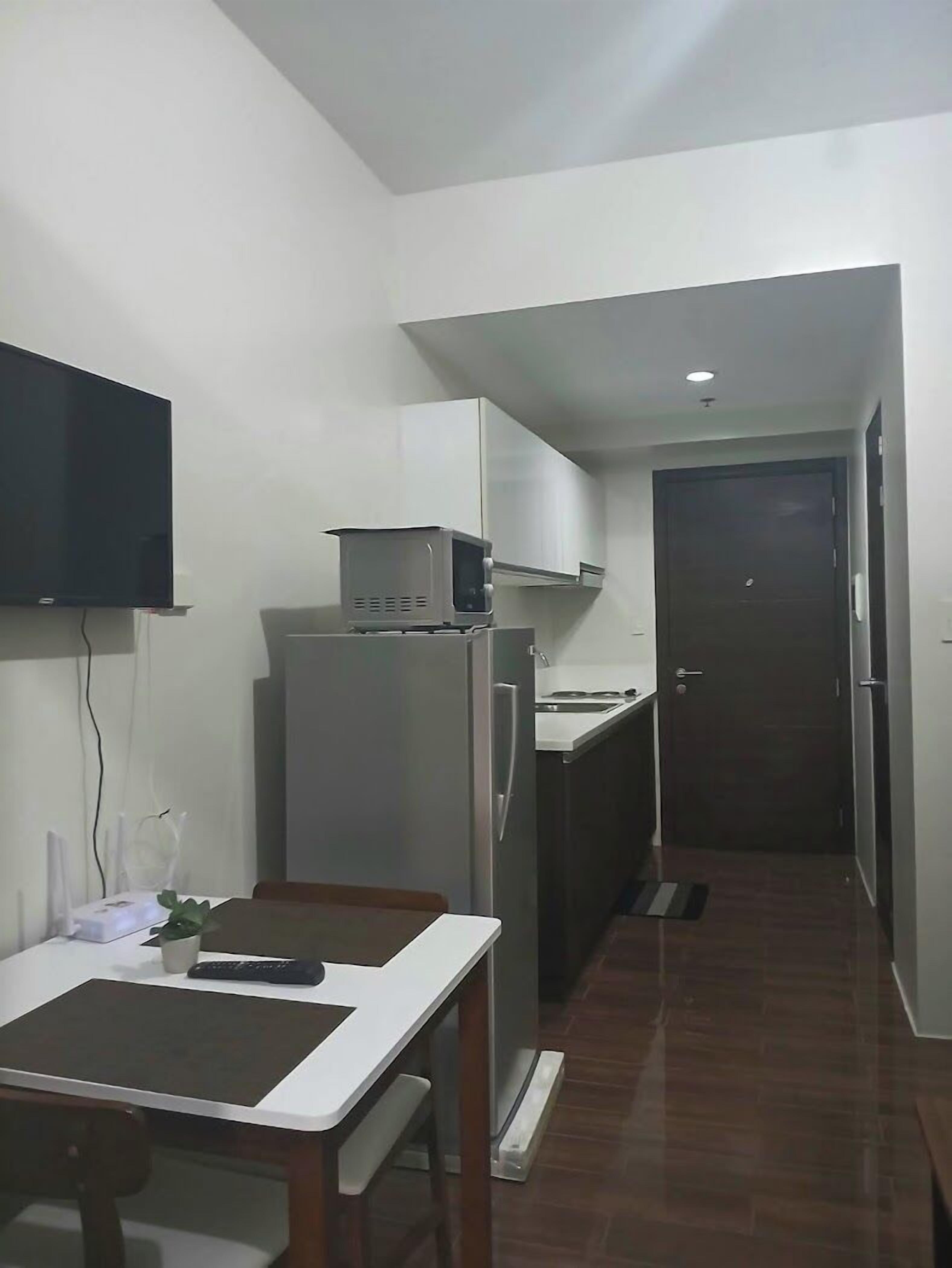 Quarto standard, 1 quarto | Cozinha privada | Geladeira, micro-ondas, cooktop, talheres/pratos/utensílios de cozinha