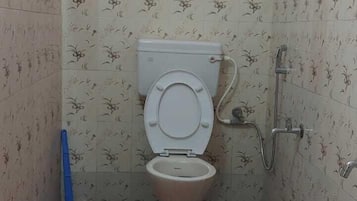 Apartamento clássico, sacada | Banheiro | Chuveiro