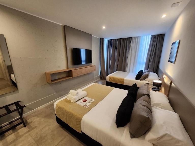 2 Modern Rooms With Pool Free Breakfast And Parking Near Local Attractions - Río Cuarto