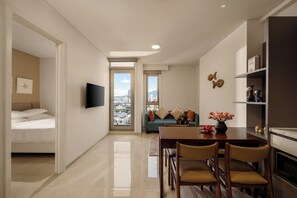 Apartamento luxo, 1 cama Queen, sacada, vista para a cidade | Roupas de cama de algodão egípcio, roupas de cama premium
