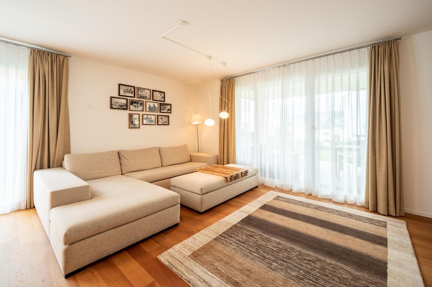 The 3.5 Room Apartment Casa Aleca With Very Good Location And Wonderful Garden. - Laax