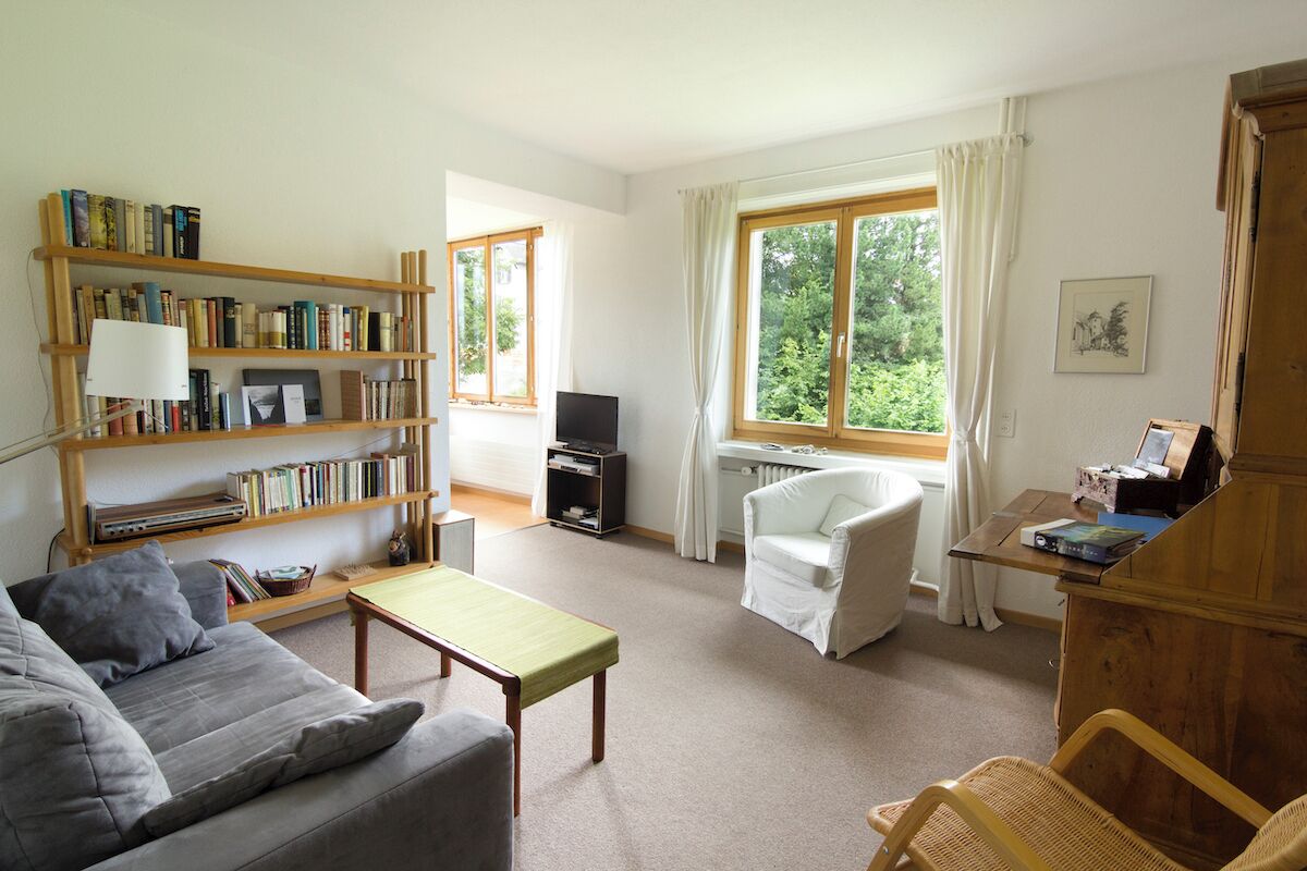 This Cozy Apartment (Approx. 95m2) Is Located In House Collina Built In 1927. - Flims