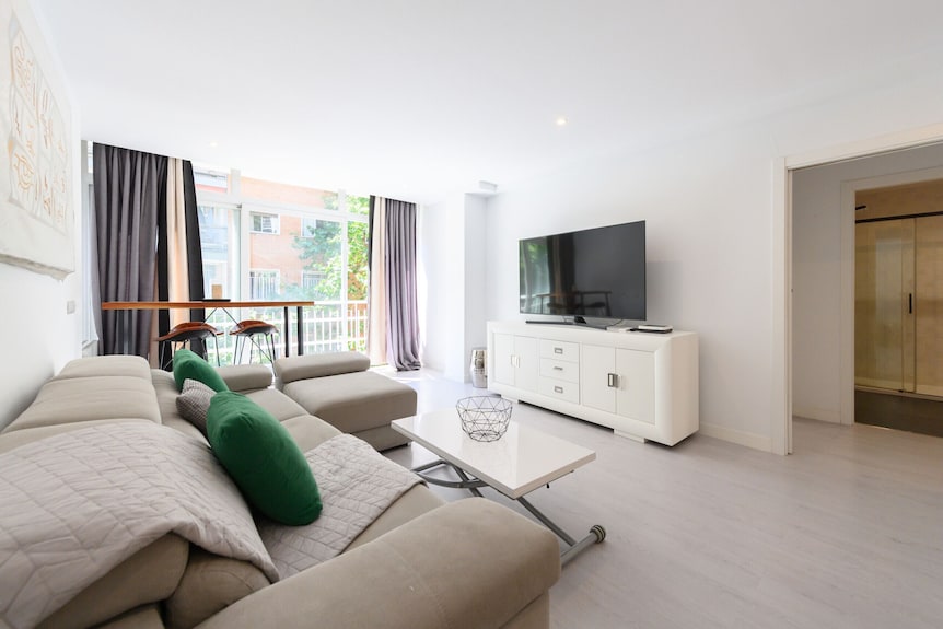 Espacio Versatil En Madrid : Alquiler Mixto De 2 Dormitorios Para Vivir Y Trabajar - Chamartín