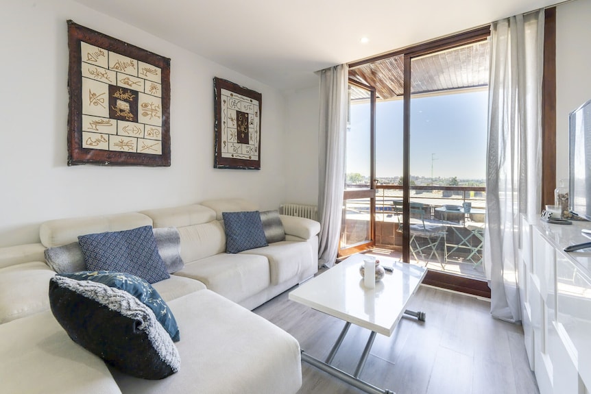 Escapade Parfaite à Madrid : Appartement D'une Chambre Avec Piscine Et Balcon, Idéal Pour Vos Vacances - Madrid