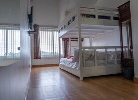 Cofres nos quartos, escrivaninha, Wi-Fi de cortesia