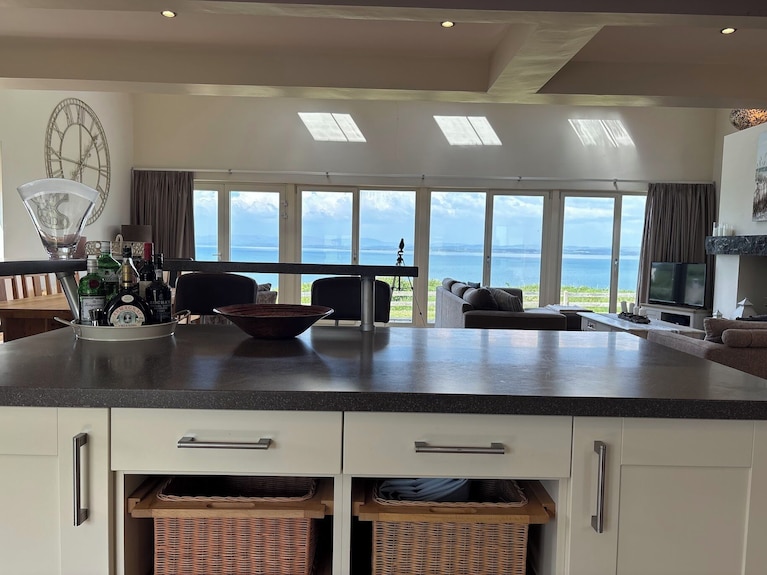 Seaview Cottage - Bright & Beautiful - Ocean Views - Walk To Beach - Donegal