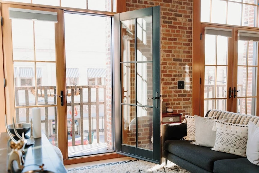 Stunning 3-bedroom Modern Loft In The Heart Of Downtown Sheridan. - Sheridan, WY