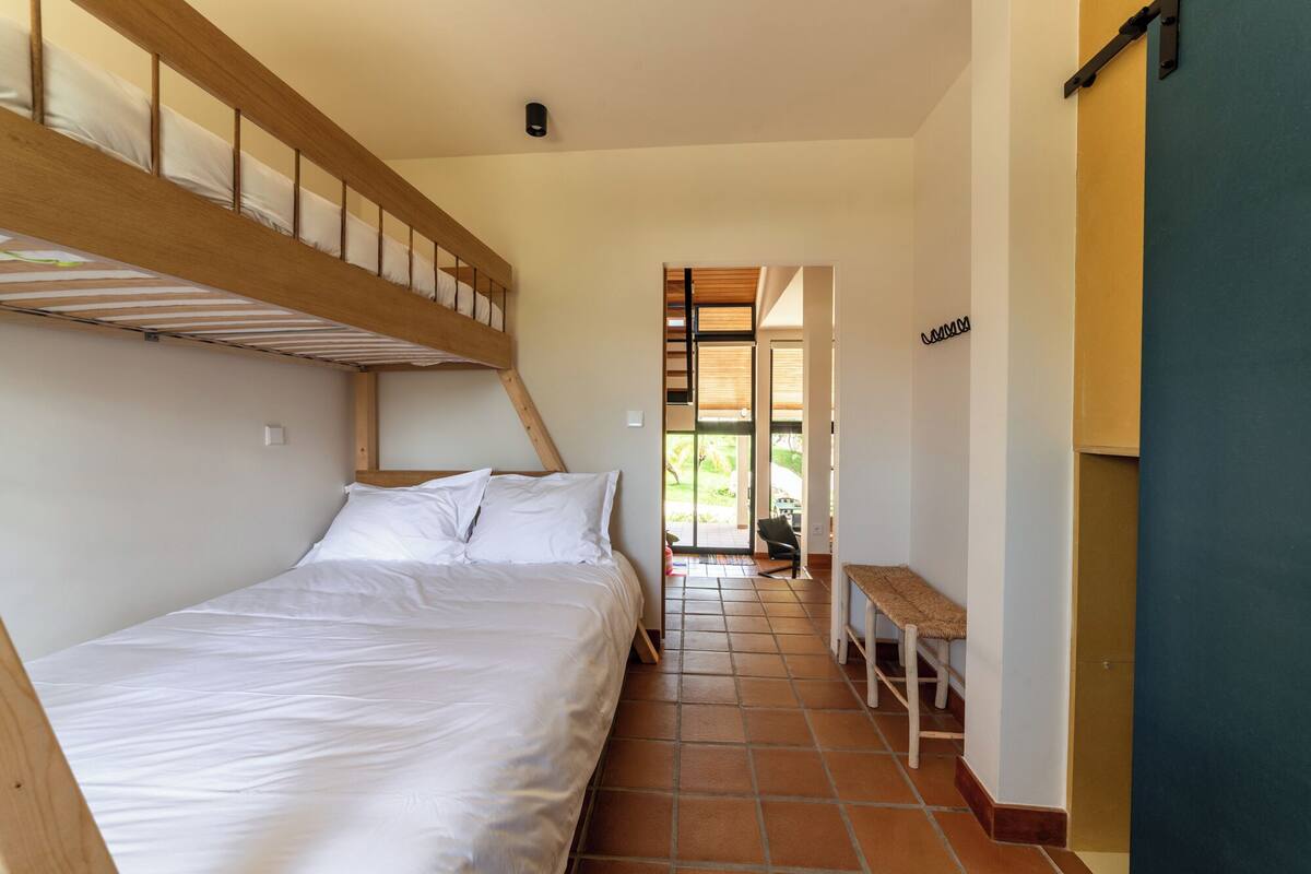 Roupas de cama premium, Wi-Fi de cortesia, roupa de cama