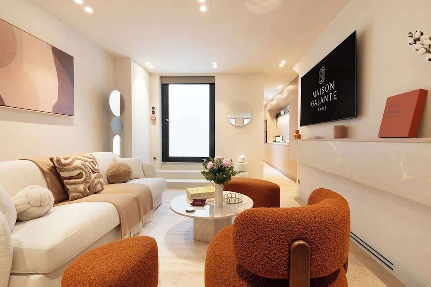 An Exclusive 3-br/3ba With Services In Louvre - Paris