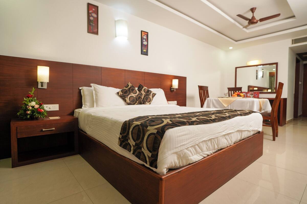 Quarto Duplo, Vista para a cidade | Secretária, secretária adequada para computadores portáteis