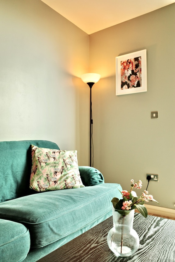 Central 2br Birmingham Apt - Free Parking - Birmingham