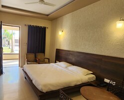 Quarto Standard, varanda, vista para a montanha | Secretária, Wi-fi grátis 