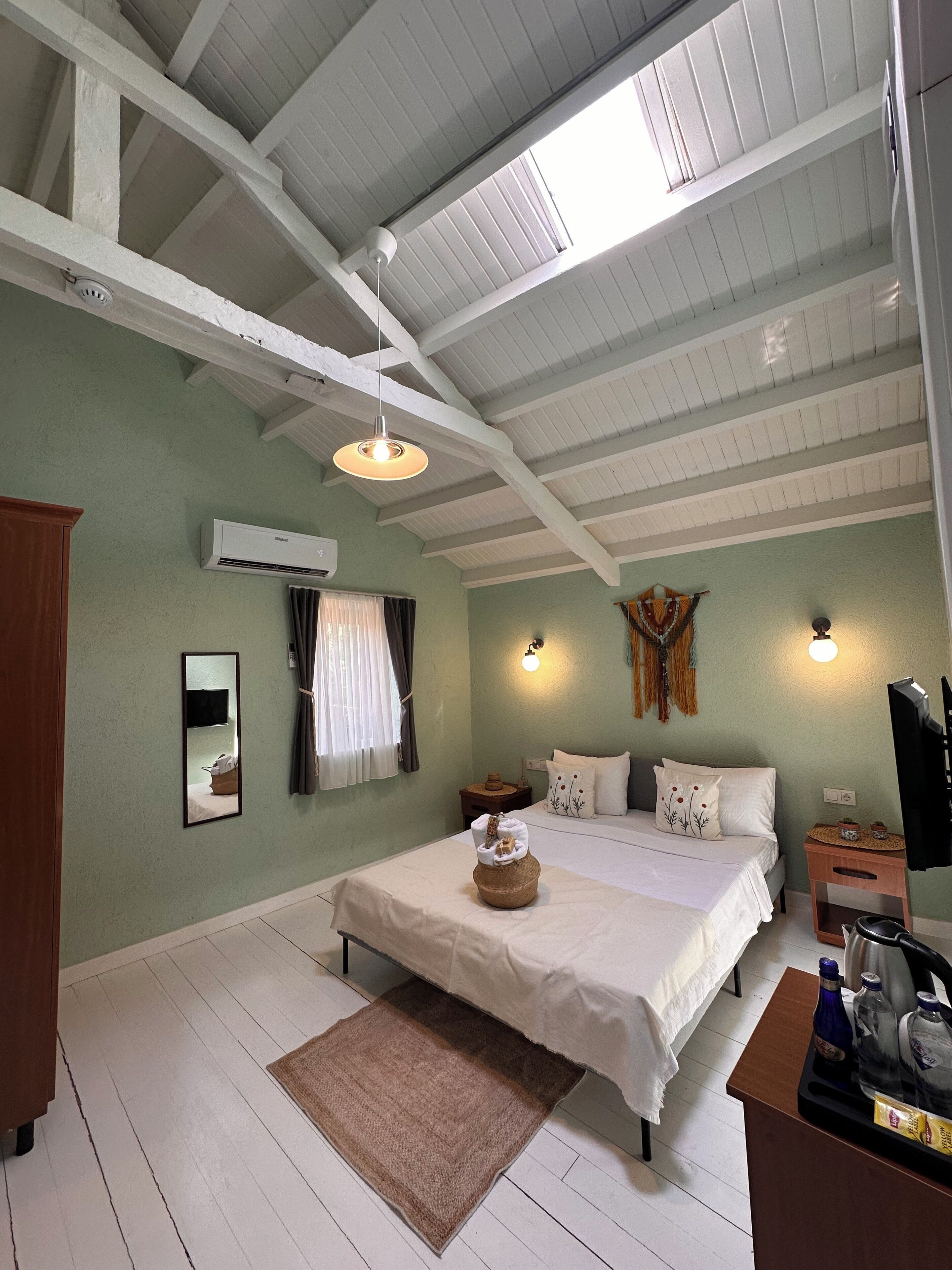 Quarto Comfort | Minibar, cofre no quarto, Wi-fi grátis, roupa de cama fornecida 