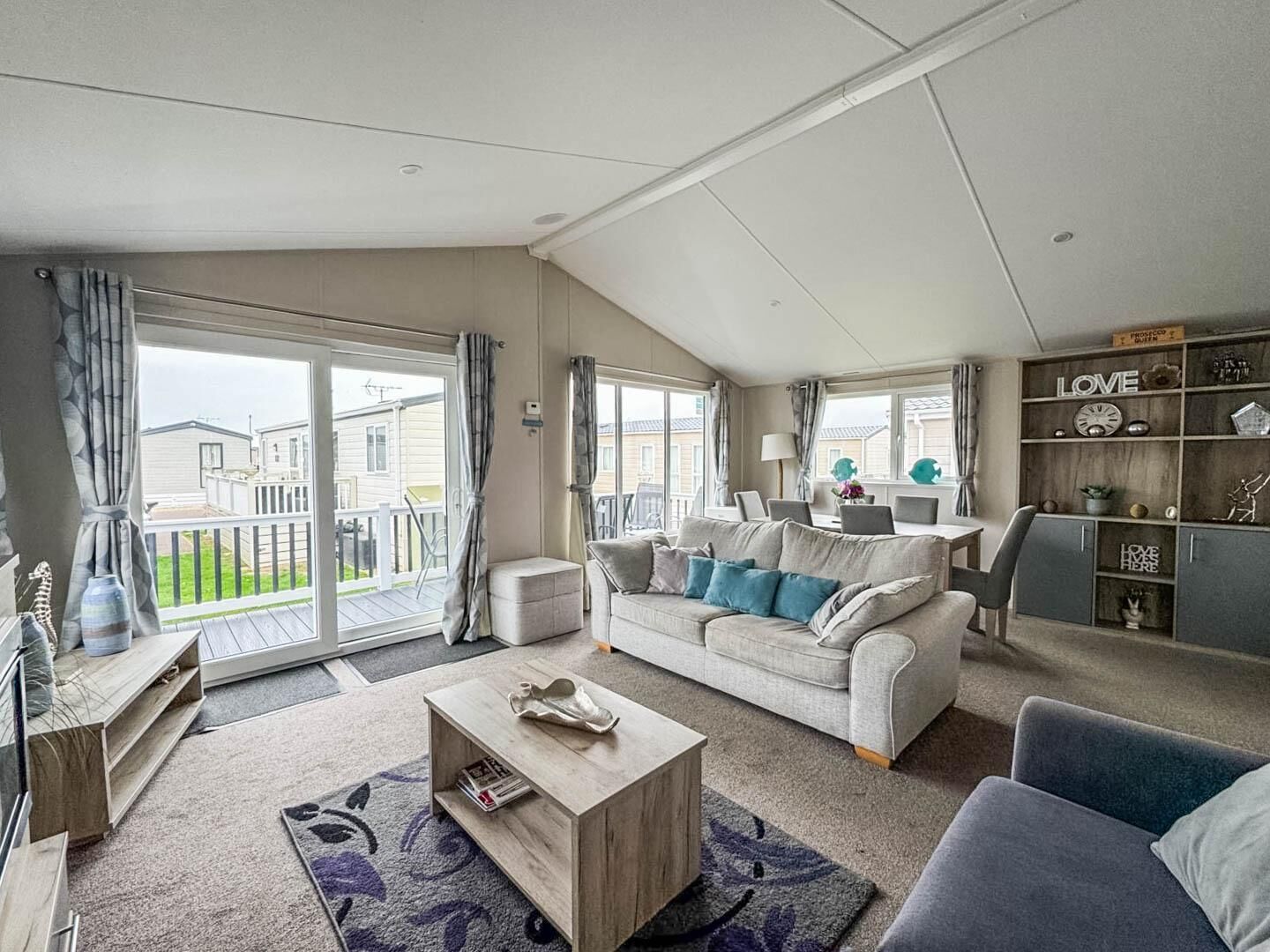 Stunning Lodge At Seaview Holiday Park In Kent Ref 47012pb - Kent