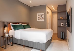 Apartamento elite | Espaço de trabalho para notebook, Wi-Fi de cortesia, roupa de cama