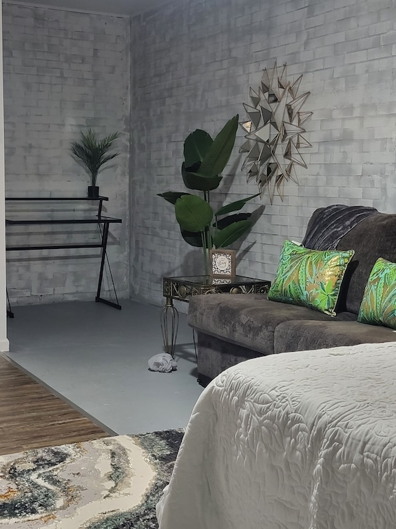 Charming 1-bedroom Apartment In Amazing Wichita With Wifi, Ac - Wichita, KS