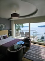 Estúdio exclusivo, 1 cama King, sacada, vista para o mar | Comodidades do quarto