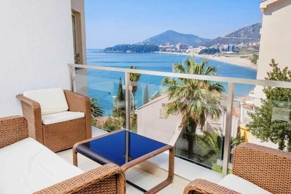 Suíte família, 1 cama King e sofá-cama, sacada, vista para o mar | Vista do quarto