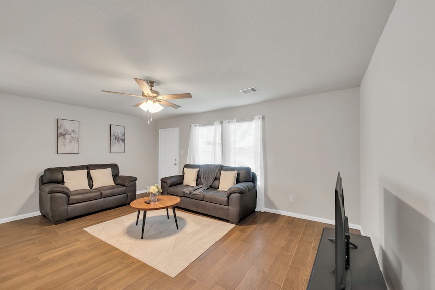 Charming 3-bedroom Single Family House, Family Friendly In Brilliant Hobby Area. - 皮爾蘭