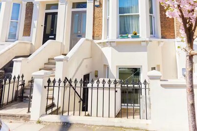 Stylish 3Br Home With Private Patio In Maida Vale