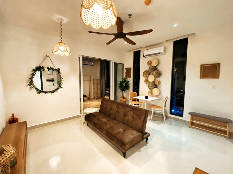 Dots Spacious Suite Sunset, City & Seaview - Kota Kinabalu