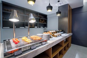 Pequeno-almoço tipo buffet diário incluído