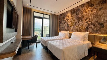 Quarto duplo luxo, 2 camas de solteiro, para não fumantes | Cofres nos quartos, cortinas blackout, quartos à prova de som