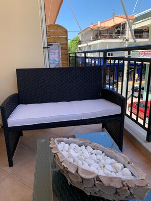 Apartamento, 2 quartos, varanda, Vista para a cidade | Terrenos do alojamento