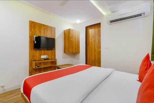 Hotel Safari Inn C G Road - Ahmedabad