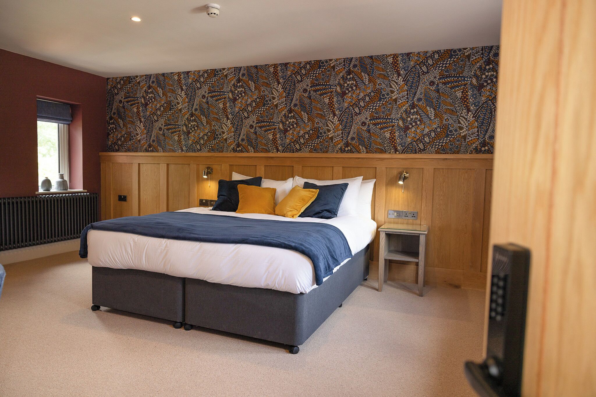 Quarto casal luxo | Escrivaninha, ferros/tábuas de passar roupa, Wi-Fi de cortesia