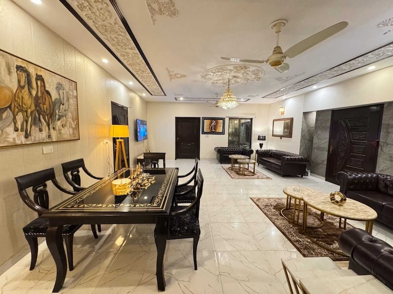 Charming 2-bedroom Farmhouse In Lahore With Private Pool And Horses - Punjab