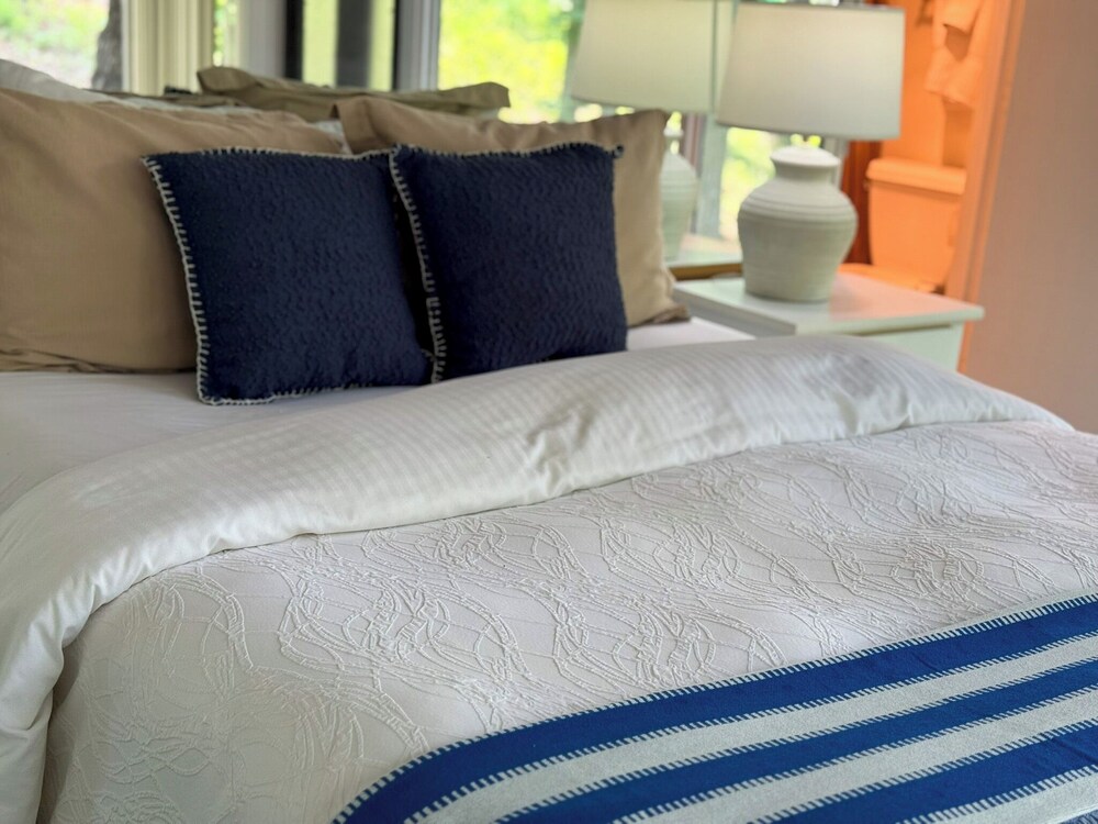 Treetop House in Forest 3BD/3BA/Deck/Pools/Grill/Dock-Sleeps 8PP ...