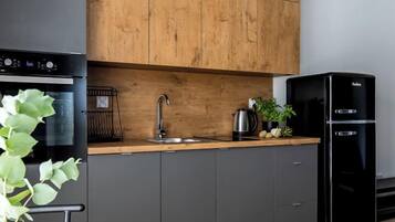 Apartamento | Cozinha privada | Minifrigorífico, um micro-ondas, uma placa de cozinha