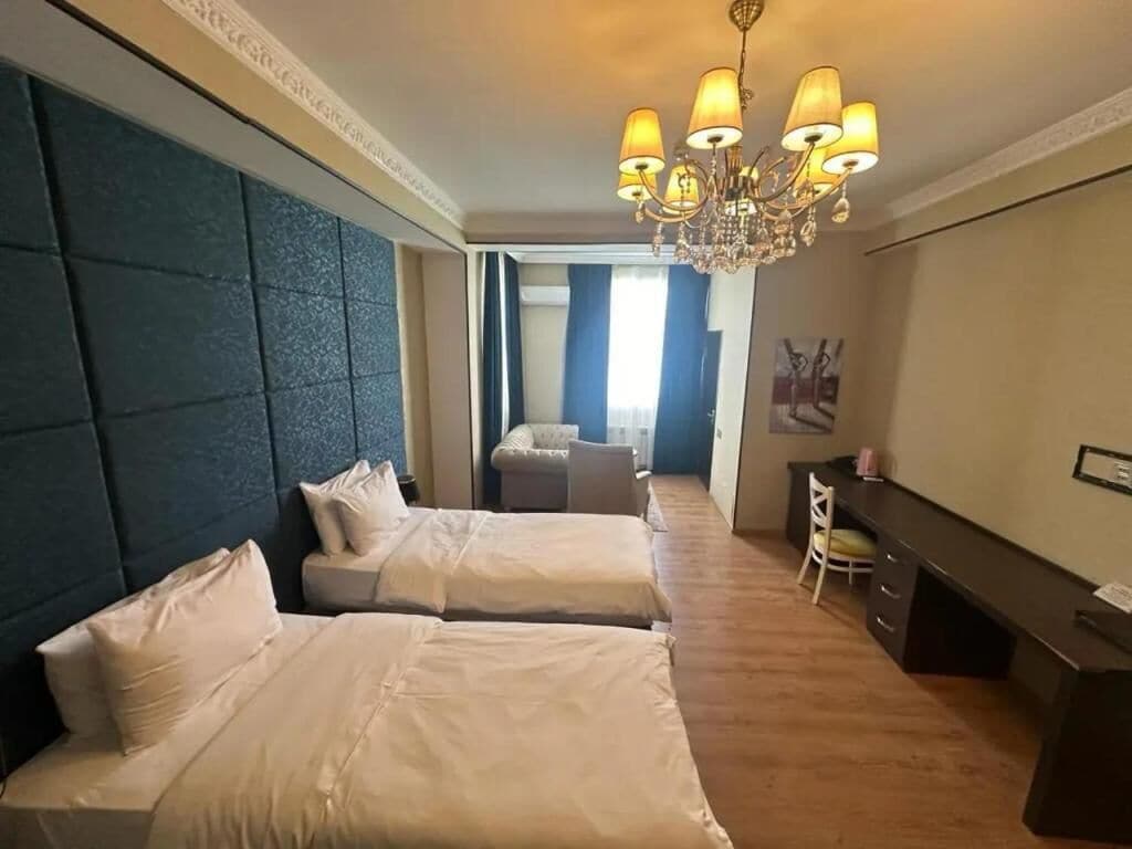 Quarto triplo família | Roupas de cama premium, frigobar, cofres nos quartos