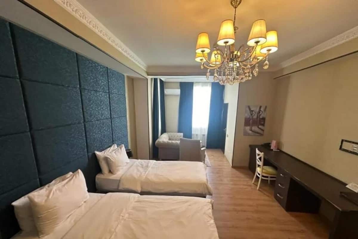 Quarto triplo família | Roupas de cama premium, frigobar, cofres nos quartos